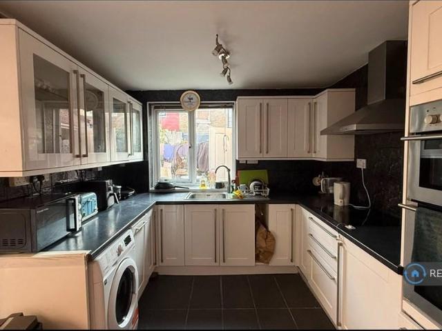 Warwick Road, London, E15 4 bed terraced house to rent £2,995 pcm £691 pw