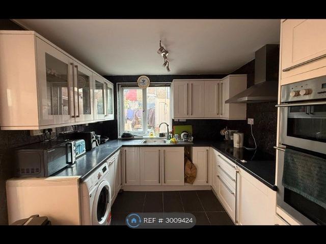 Warwick Road, London E15, 4 bed terraced house to rent, £2,995 pcm | PrimeLocation