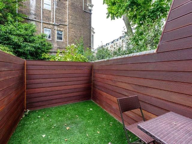 Warwick Road, London, SW5 1 bed flat to rent £2,383 pcm £550 pw