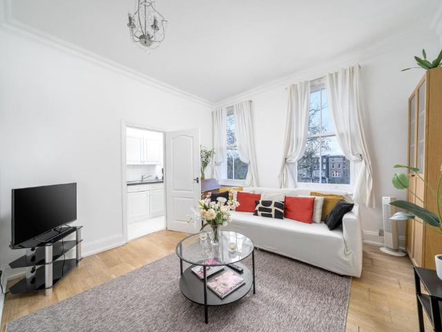 Warwick Road, London SW5 2 bed apartment to rent £6,067 pcm £1,400 pw