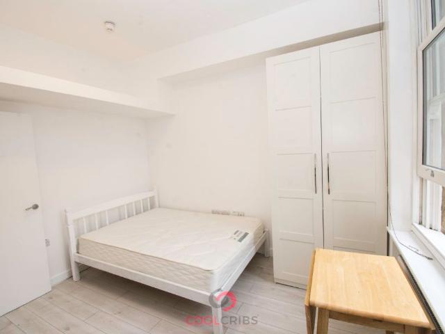 Warwick Road, London SW5, Studio to rent, £1,473 pcm | PrimeLocation
