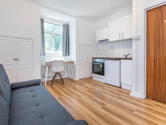 Warwick Road, London SW5, Studio to rent, £1,560 pcm | PrimeLocation