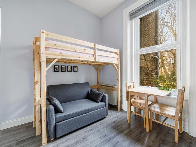 Warwick Road SW5, Studio to rent, £1,400 pcm | PrimeLocation
