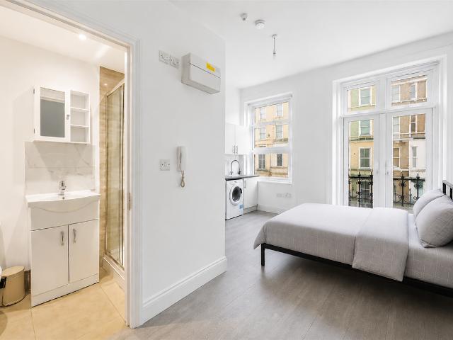 Warwick Road SW5, Studio to rent, £1,550 pcm | PrimeLocation