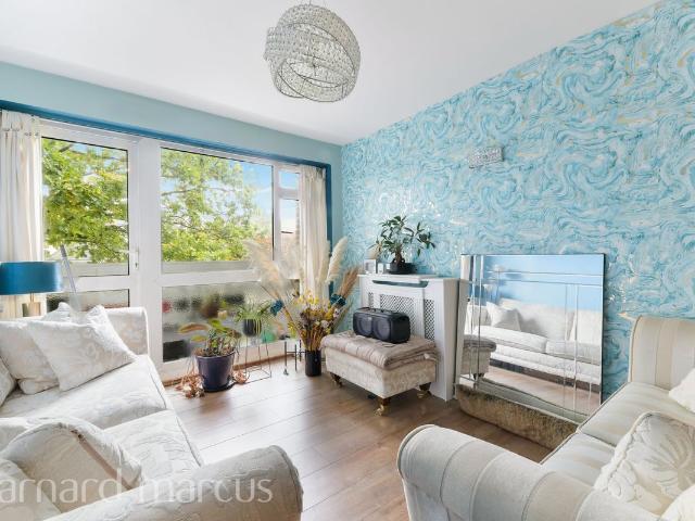 Warwick Road, Redhill RH1, 1 bed flat to rent, £1,275 pcm | PrimeLocation