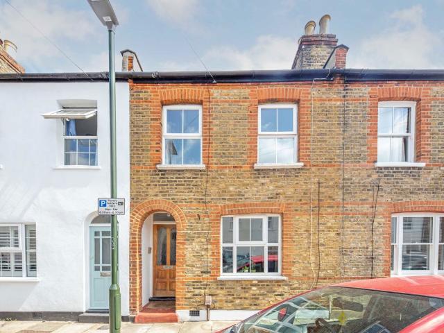 Warwick Road, Twickenham TW2, 2 bed flat to rent, £2,450 pcm | PrimeLocation