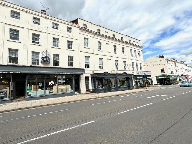 Warwick Street, Leamington Spa, CV32 1 bed flat to rent £1,050 pcm £242 pw