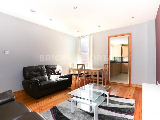 Warwick Street, Newcastle Upon Tyne NE6 2 bed flat to rent £1,050 pcm £242 pw