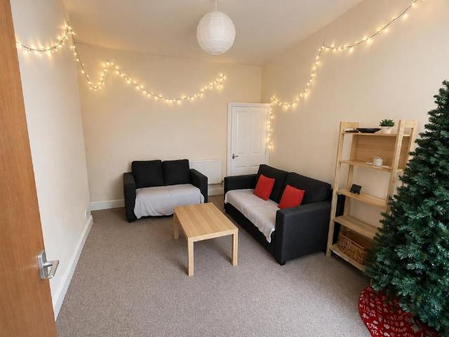 Warwick Street, Newcastle upon Tyne NE6 3 bed flat to rent £1,404 pcm £324 pw
