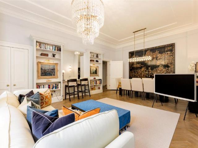 Warwick Square, Westminster, London. 2 bed flat to rent £7,800 pcm £1,800 pw