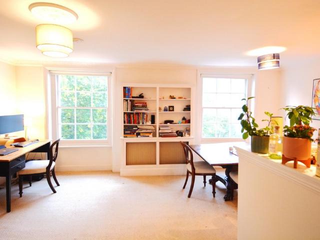 Warwick Square, London SW1V 1 bed apartment to rent £2,600 pcm £600 pw