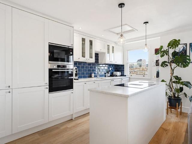 Warwick Square, London, SW1V 2 bed flat to rent £5,000 pcm £1,154 pw