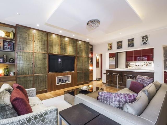 Warwick Square, London, SW1V 2 bed flat to rent £6,000 pcm £1,385 pw