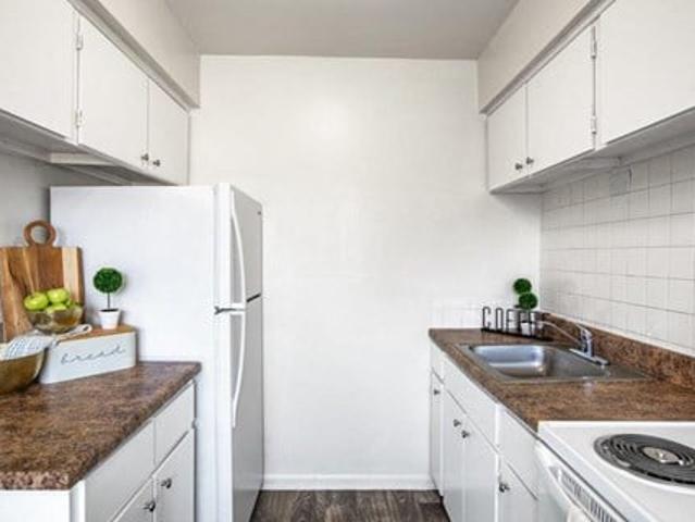 Warwick Terrace Apartment Homes Two Bedroom 795 sqft
