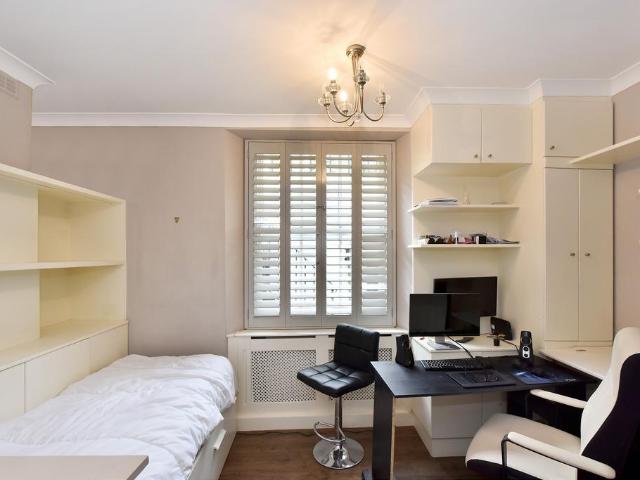 Warwick Way, Pimlico, London, SW1V Studio to rent £1,516 pcm £350 pw