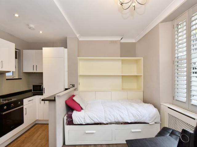 Warwick Way, Pimlico, London, SW1V