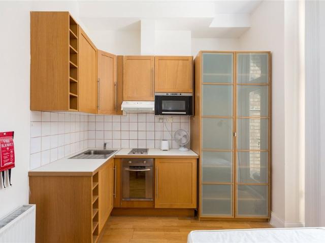 Warbeck Road, Shepherds Bush, W12, London