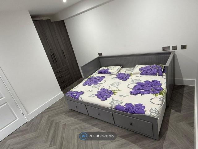 Ward Gardens, Slough SL1, 6 bed semi detached house to rent, £850 pcm | PrimeLocation