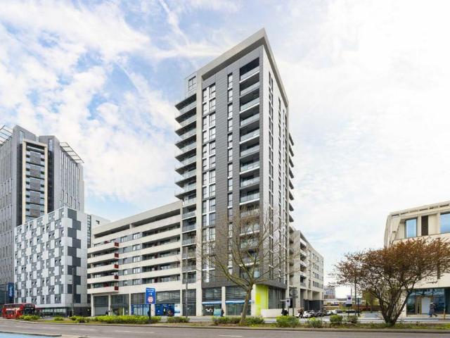 Ward Road, London E15 2 bed flat to rent £2,300 pcm £531 pw