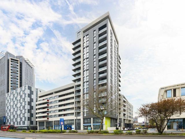 Ward Road, Stratford E15, 2 bed flat to rent, £2,300 pcm | PrimeLocation