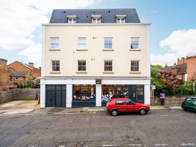 Ward Street, Guildford, GU1 1 bed flat to rent £1,750 pcm £404 pw