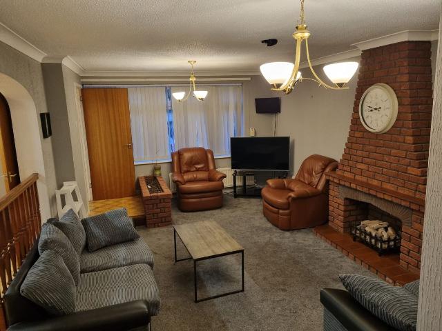 Warden Hill Road, Luton LU2, 2 bed semi detached house to rent, £1,850 pcm | PrimeLocation