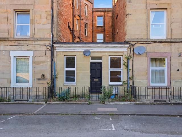 Wardlaw Terrace, Gorgie, Edinburgh, EH11 2 bed flat to rent £1,150 pcm £265 pw