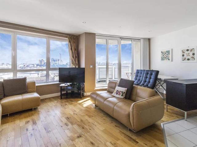 Wards Wharf Approach, London E16 2 bed flat to rent £2,600 pcm £600 pw