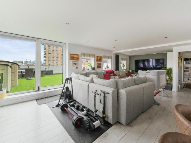 Wards Wharf Approach, London E16, 2 bed flat to rent, £2,800 pcm | PrimeLocation