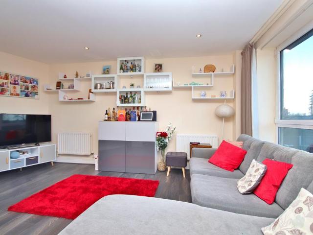 Wards Wharf Approach, Royal Victoria. 2 bed flat to rent £2,000 pcm £462 pw