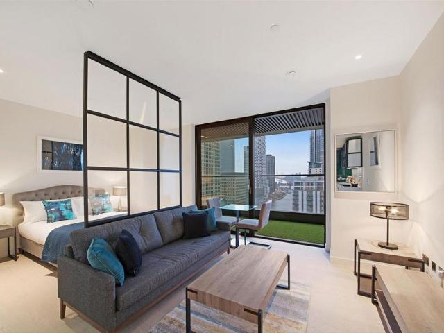 Wards Place, London E14 Studio to rent £2,600 pcm £600 pw
