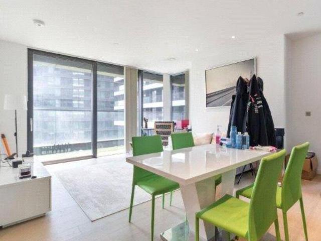 Wards Place, London, E14 2 bed apartment to rent £3,750 pcm £865 pw