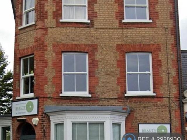 Ware Road, Hertford, SG13 2 bed flat to rent £1,375 pcm £317 pw
