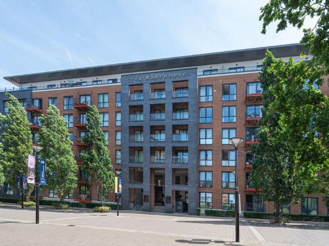 Warehouse Court, No 1 Street. 1 bed flat to rent £1,850 pcm £427 pw