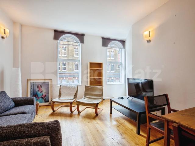 Warehouse style apartment moments from Borough High Street