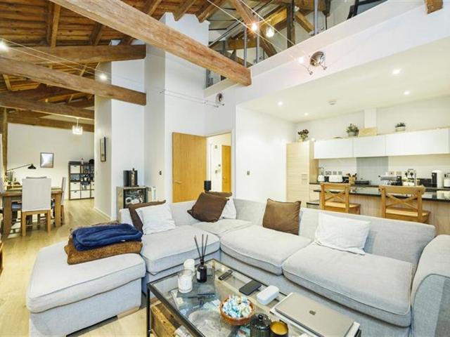 Warehouse W, E16 2 bed flat to rent £2,300 pcm £531 pw
