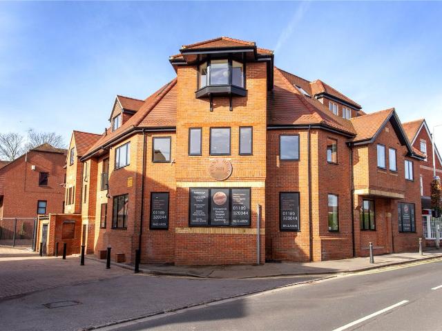 Wargrave Road, Twyford, Reading RG10, 2 bed flat to rent, £1,850 pcm | PrimeLocation