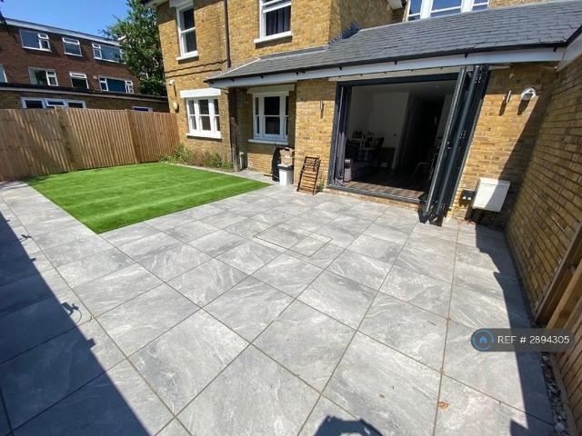 Warham Road, South Croydon East. 2 bed maisonette to rent £2,175 pcm £502 pw