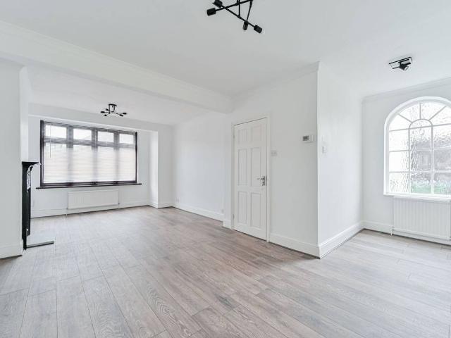 Warland Road, Shooters Hill, London SE18, 3 bed semi detached house to rent, £2,818 pcm | PrimeLocation