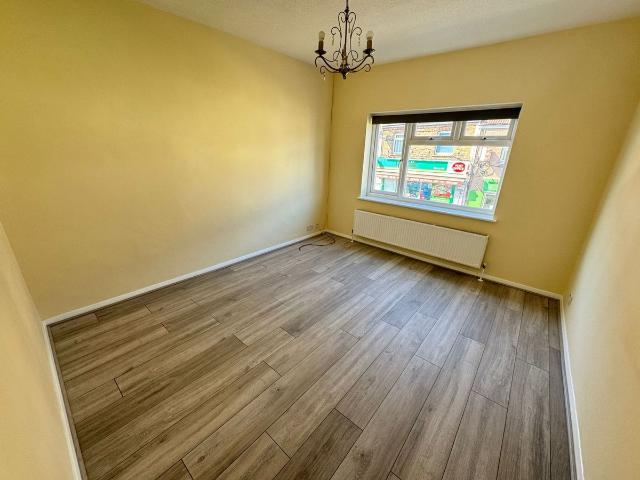 Warley CM14, 3 bed flat to rent, £1,750 pcm | PrimeLocation