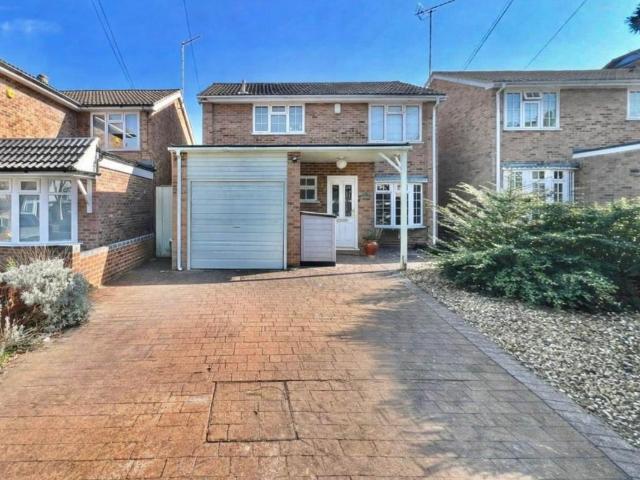 Warley Mount, Brentwood CM14, 3 bed property to rent, £2,500 pcm | PrimeLocation