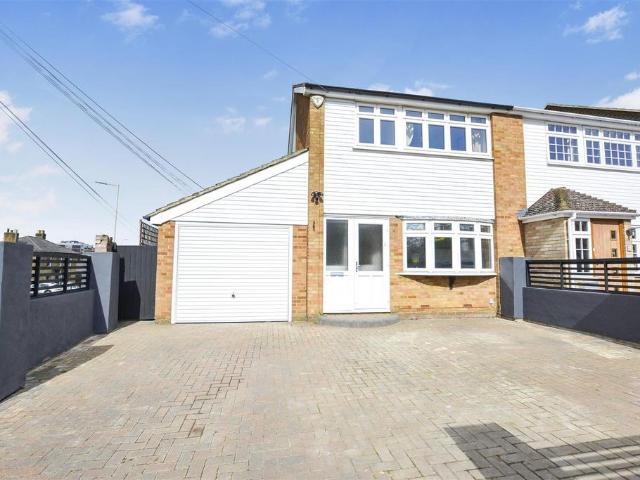 Warley Mount, Warley, Brentwood 3 bed house to rent £2,050 pcm £473 pw