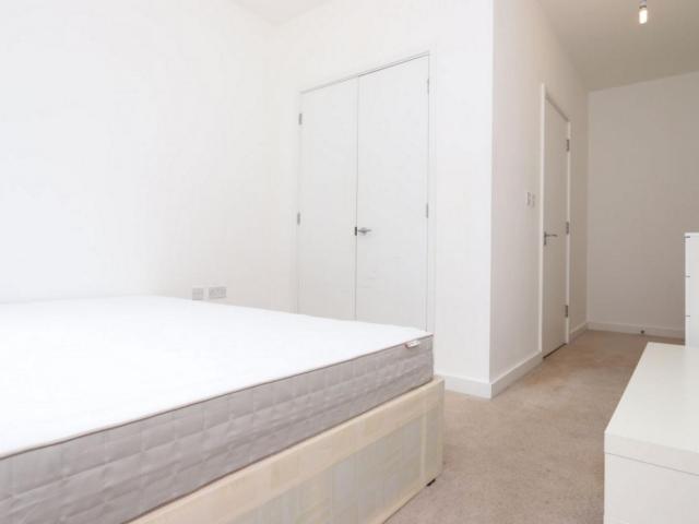 Warm and welcoming bedroom in a shared apartment close to the East London University Has a Room