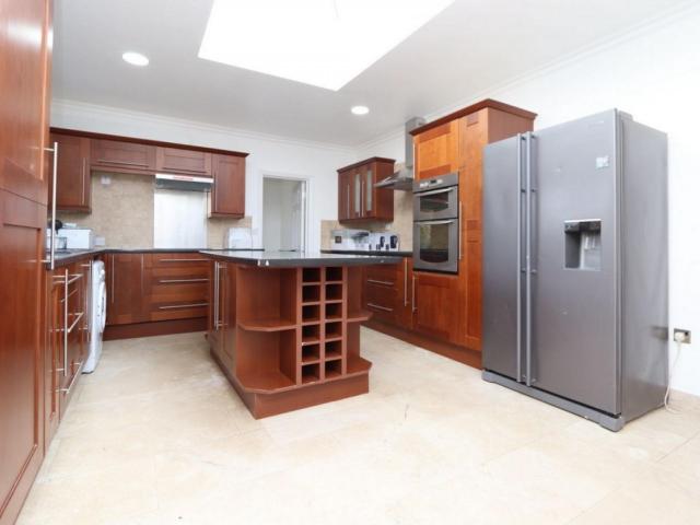 Warm and welcoming Bedroom in a shared flat close to Claybury Park Has a Room