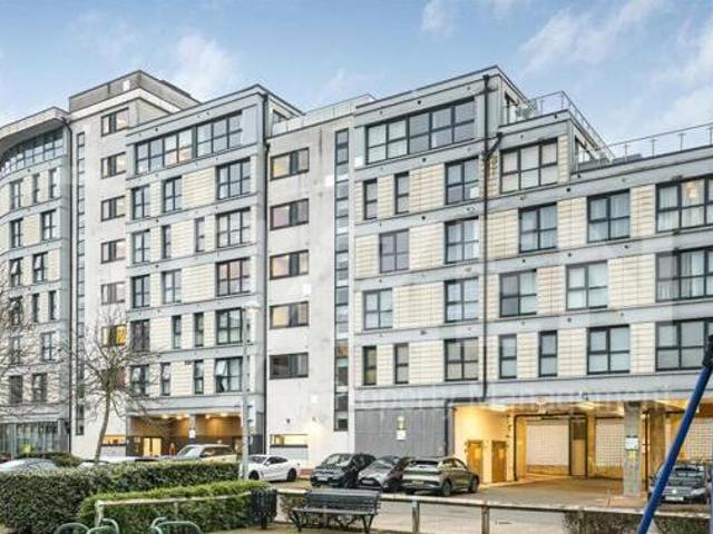 Warneford Court, Mannock Close, 2 Bedroom Flat