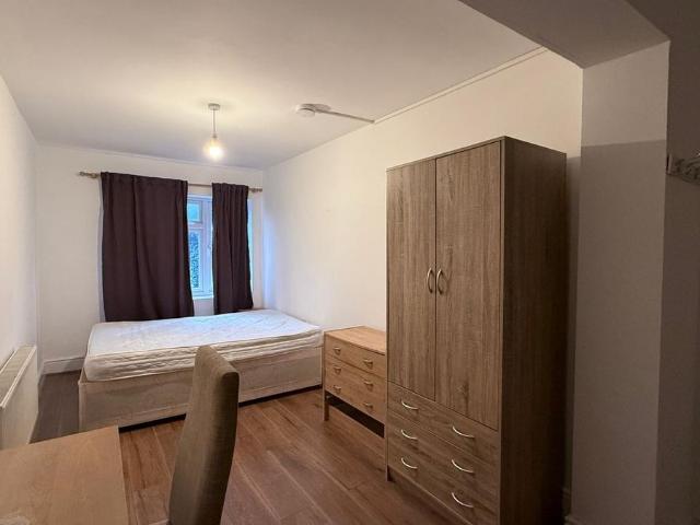 Warner Close, Hayes UB3, Room to rent, £850 pcm | PrimeLocation