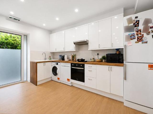 Warner House, Abercorn Place, St. 2 bed flat to rent £2,750 pcm £635 pw