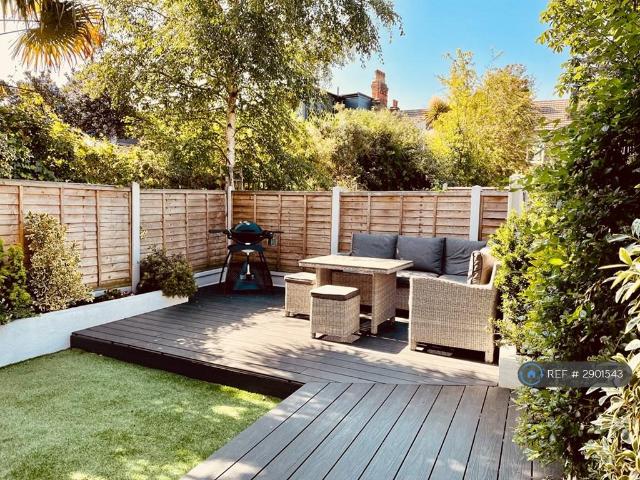 Warner Road, Walthamstow, E17 2 bed flat to rent £2,400 pcm £554 pw