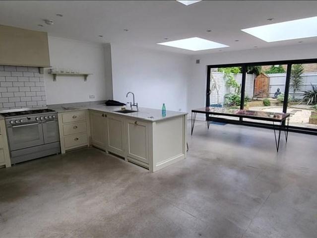 Warner Road, London, SE5 4 bed semi detached house to rent £4,590 pcm £1,059 pw