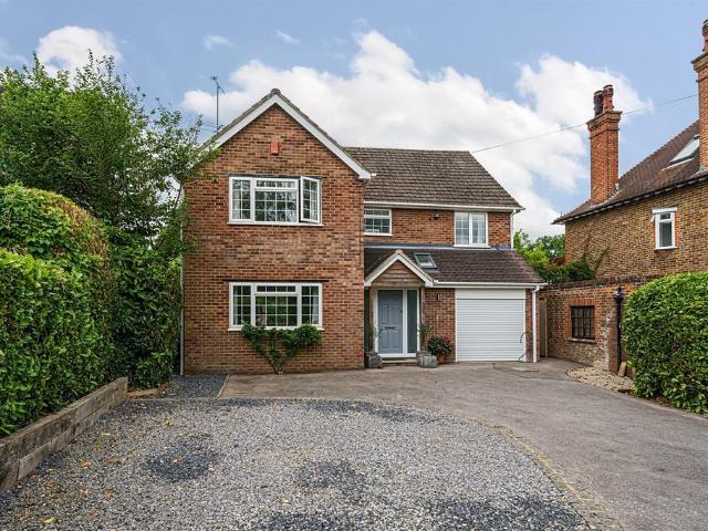 Warnham Road, Horsham, RH12 4 bed detached house to rent £3,200 pcm £738 pw